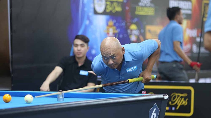 ĐKVĐ Văn Ly giữ phong độ, “Dương Quá” Quốc Nam suýt gây sốc ngày đầu giải billiard carom 3 băng ...